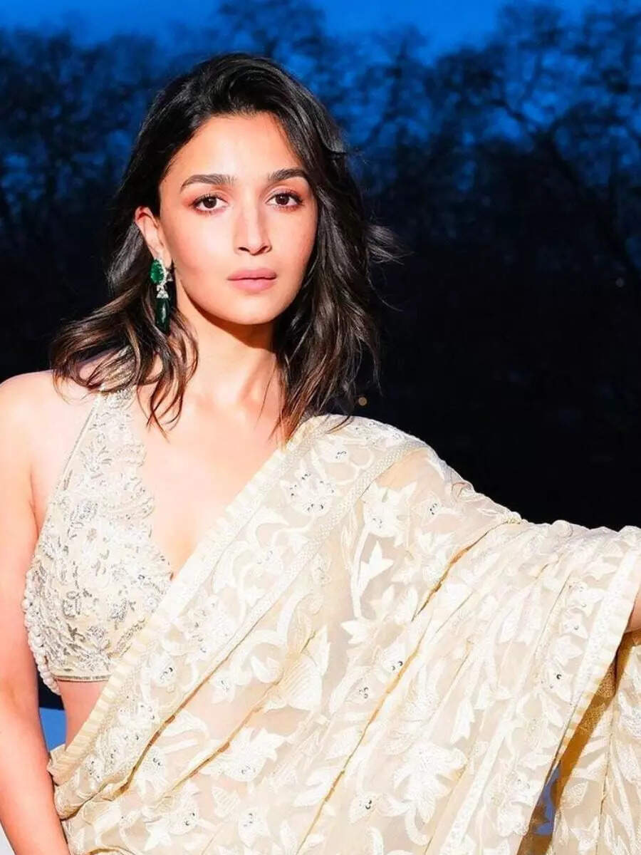 Top ENT News: Alia's Stunning Look From Hope Gala, Crew Star Kareena's ...