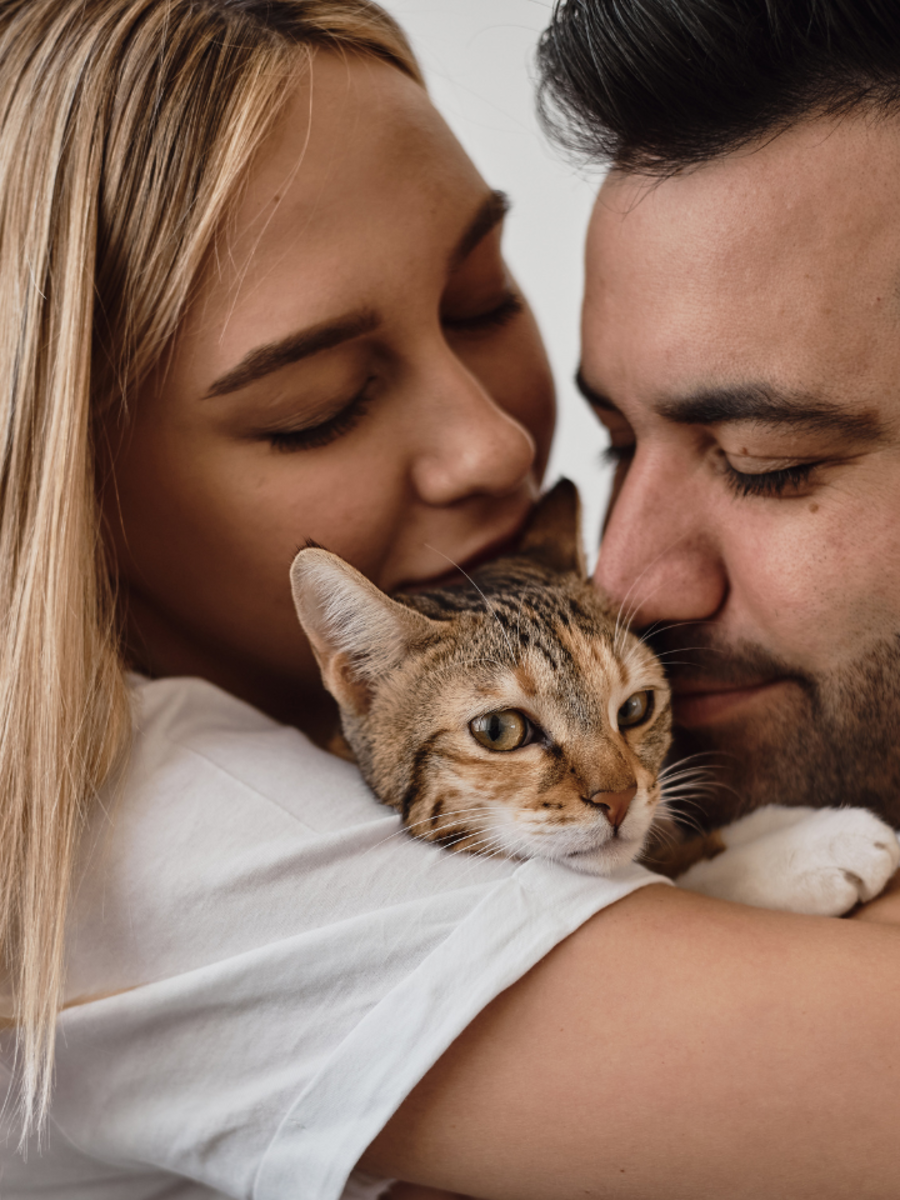 Cuddling Health Benefits: 10 Reasons That Make Cuddling Good For Health ...