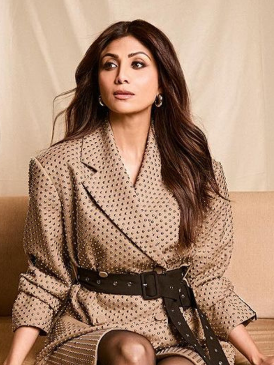 Shilpa Shetty Gives Perfect Bossy Vibes In Blazer Dress | Zoom TV