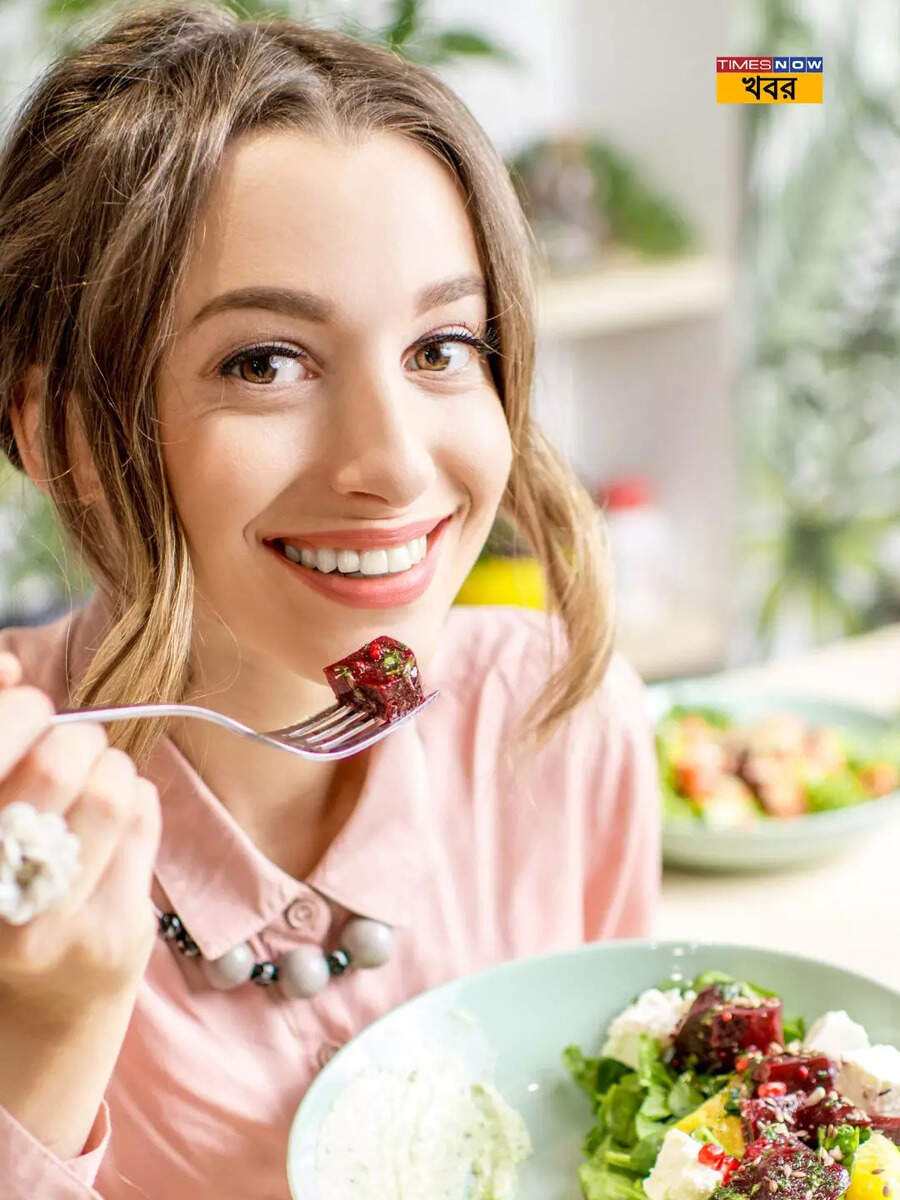 vastu tips eating according to vastu follow these eating food rules while eating | Times Now Khobor