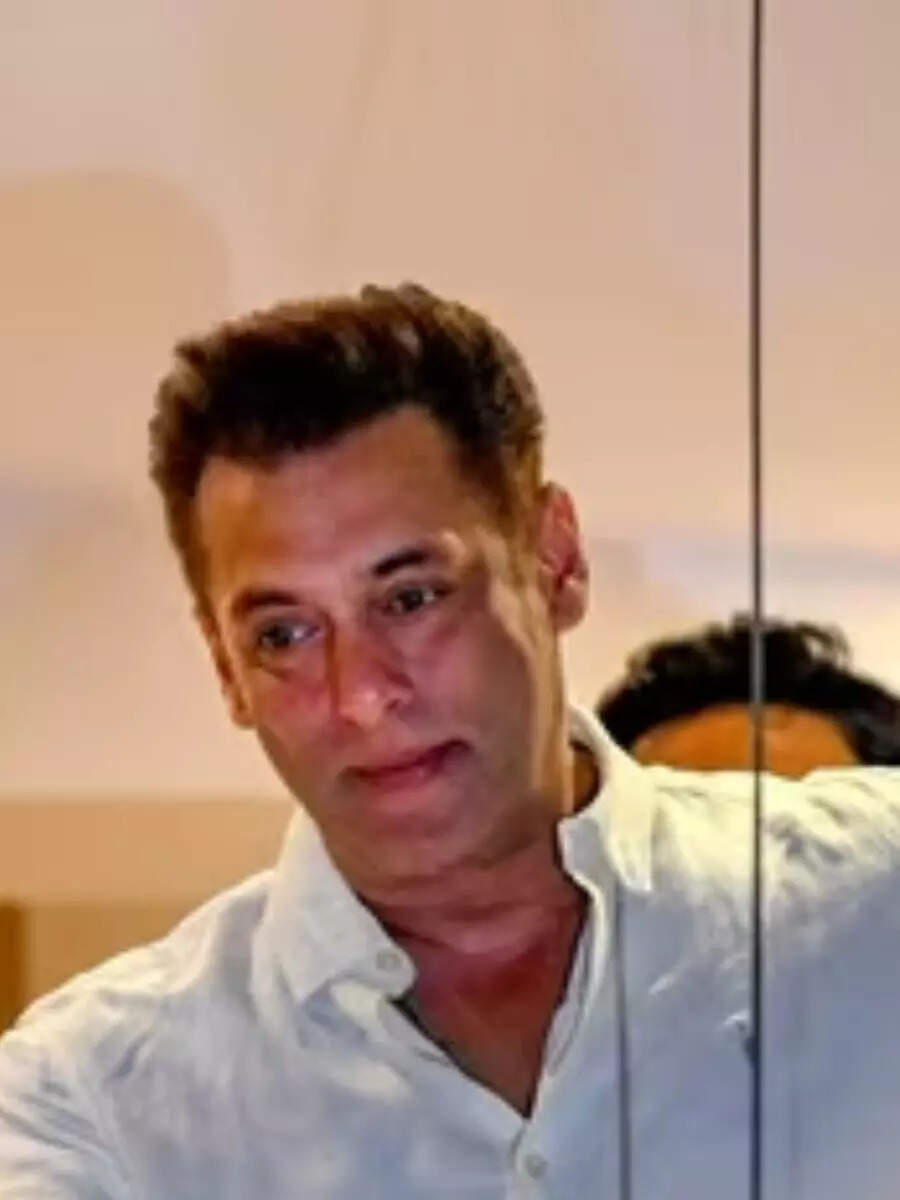 Step Inside Salman Khan's Galaxy Apartments In Bandra | Zoom TV