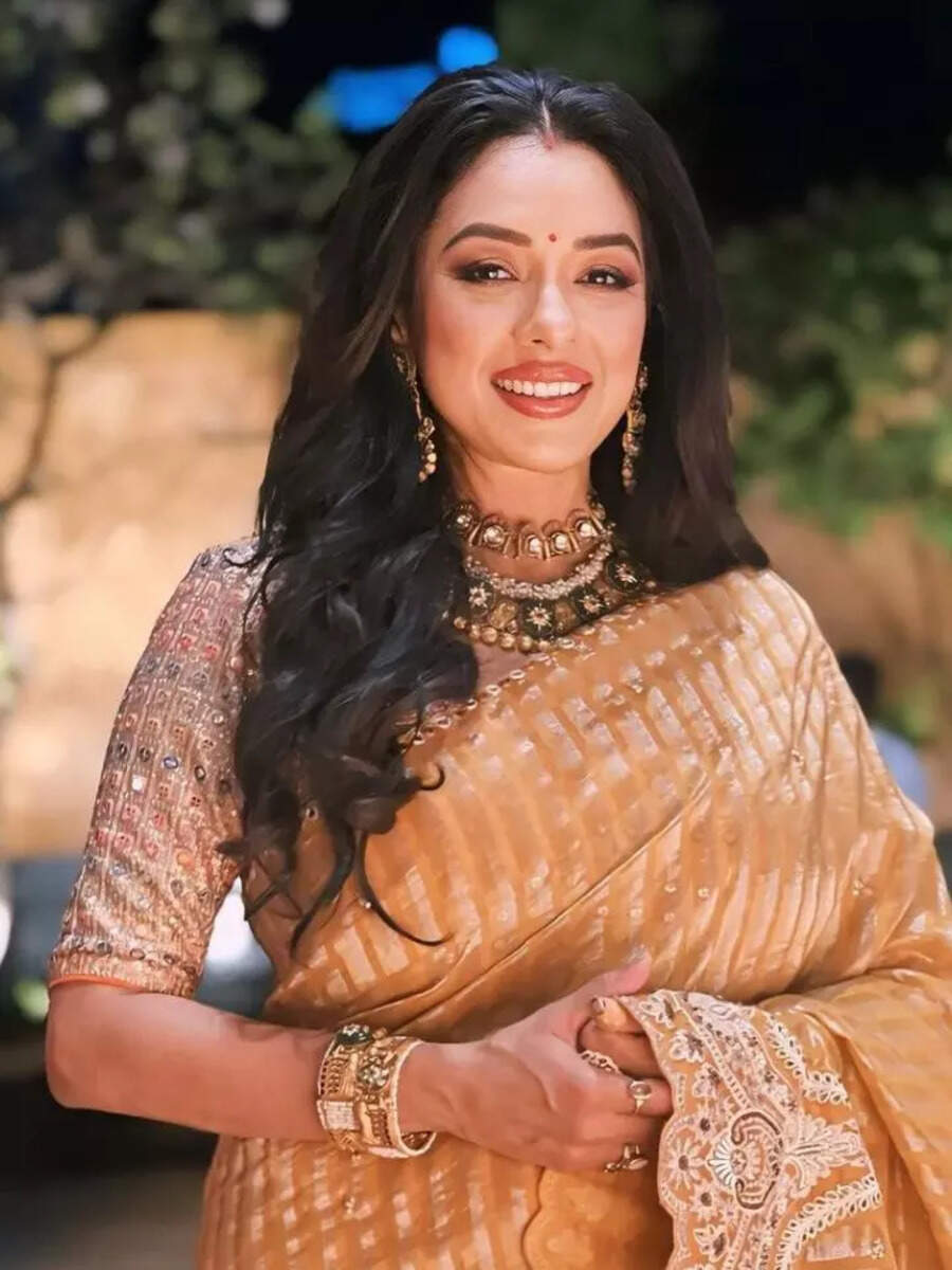 Rupali Ganguly joins BJP See her 10 royal saree collection - ये ...