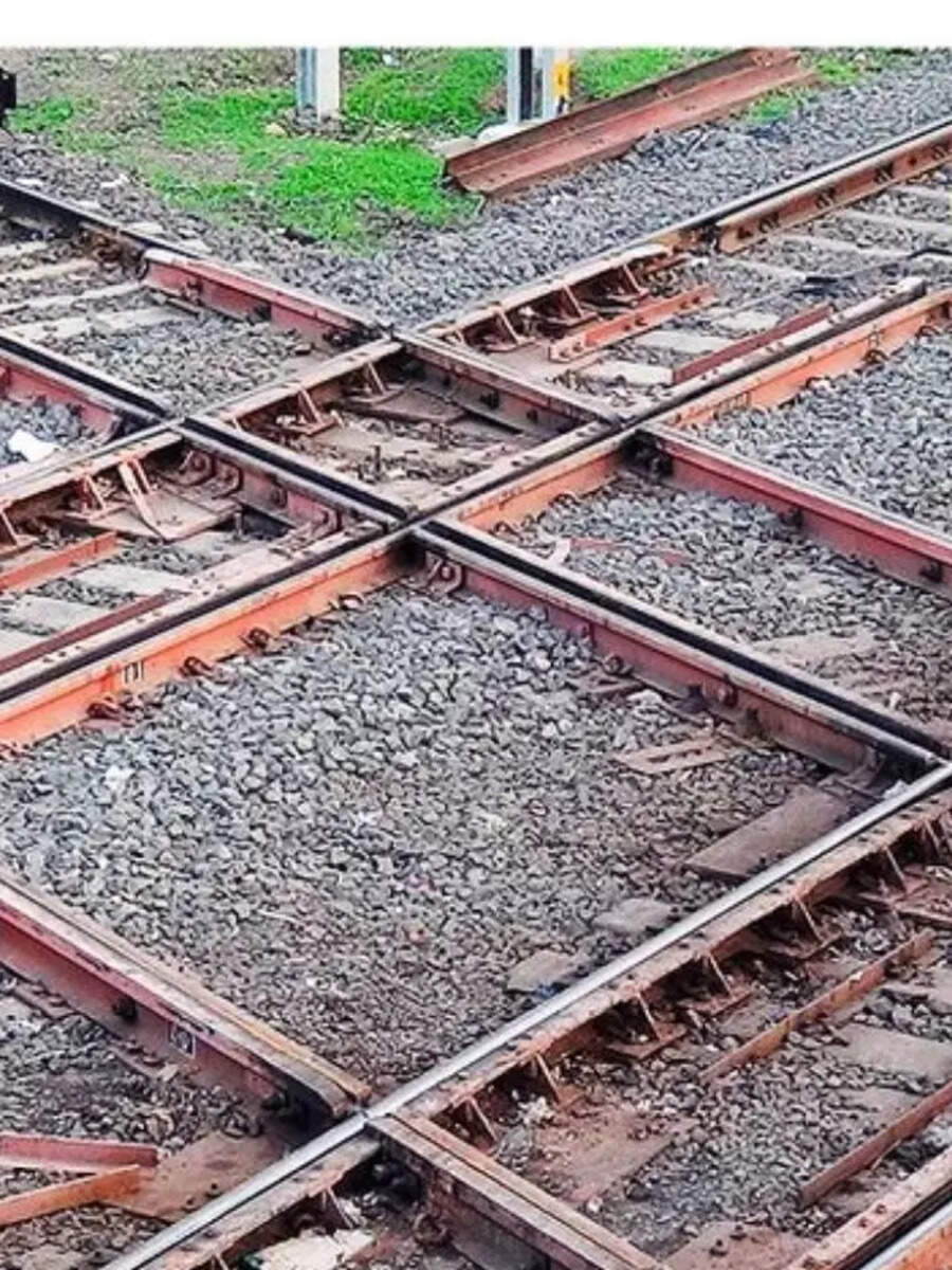 What is Diamond Railway Crossing where is in india trains comes and go ...