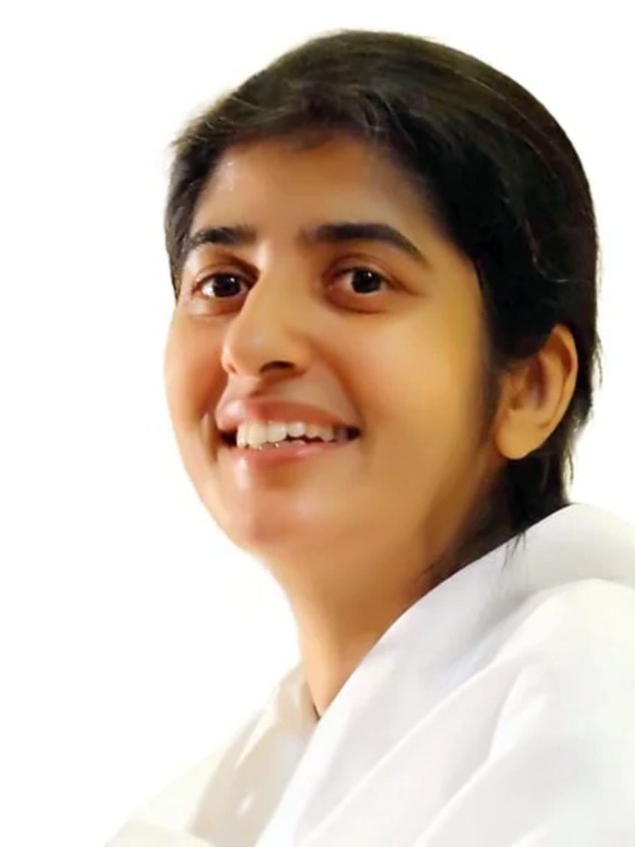 BK Shivani ने खोला अपनी सेहत का राज, दिन में ये तीन चीजें क रहती हैं ...
