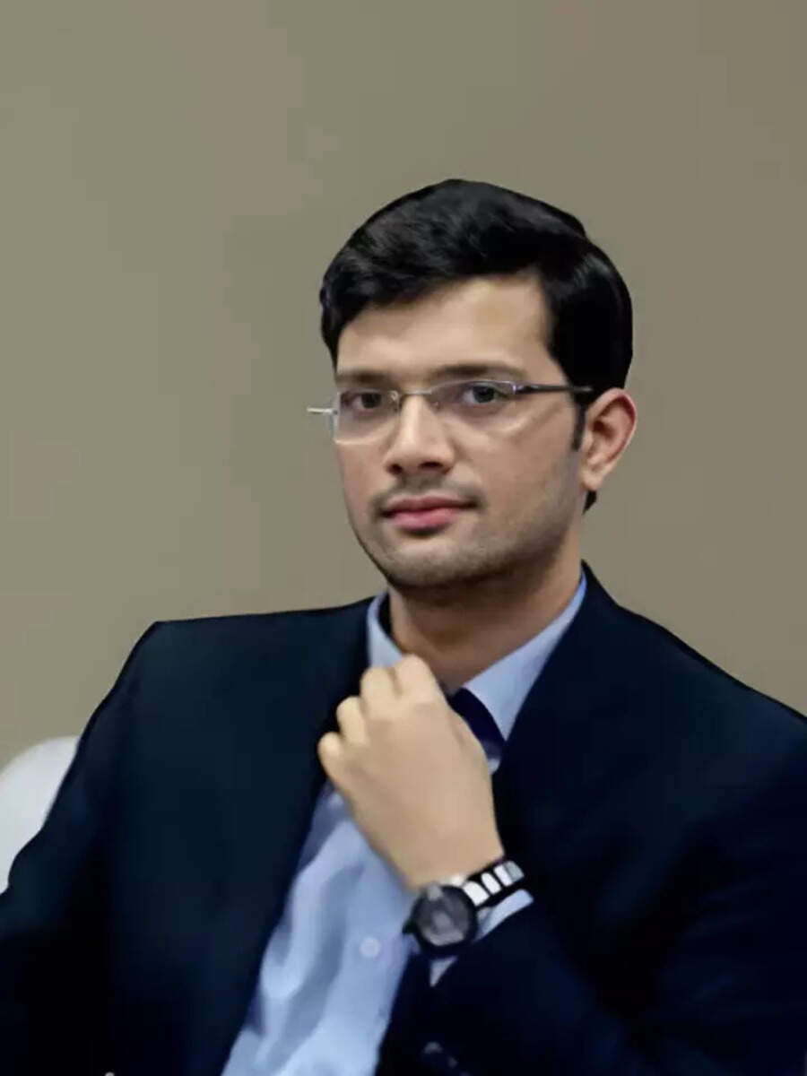 सिक्यॉरिटी गार्ड पिता ने उधार मांग भरी फीस, बेटा बिना कोचिंग बना IRS ...