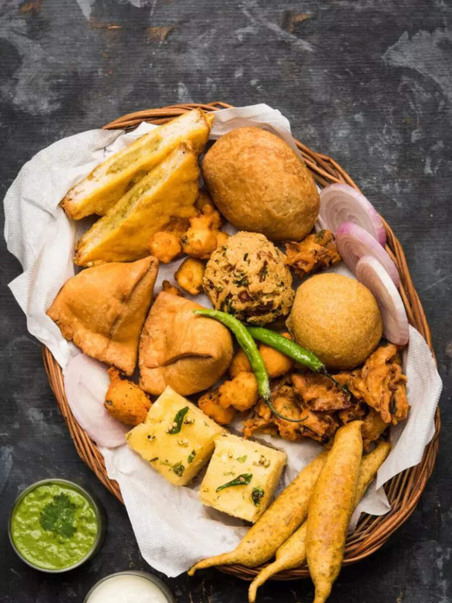 10 Pakoda Types to Enjoy During This Monsoons, From mirch to kekda ...