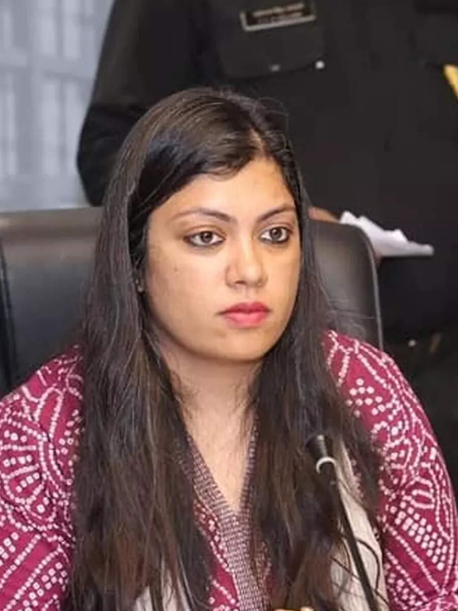 DM और कलेक्टर में क्या होता है अंतर, जानें कौन सा पद है ज्यादा पावरफुल ...