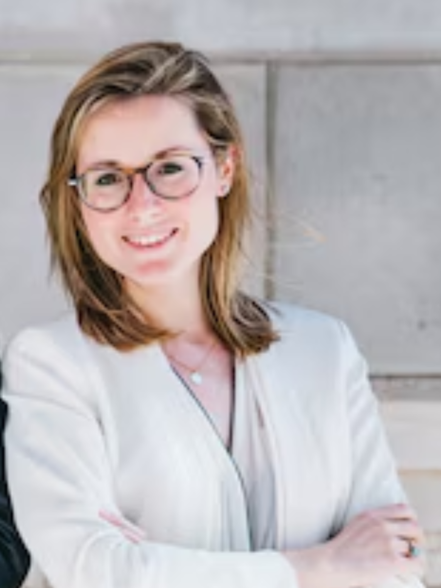 Body Language Signs Of A True Leader | Times Now