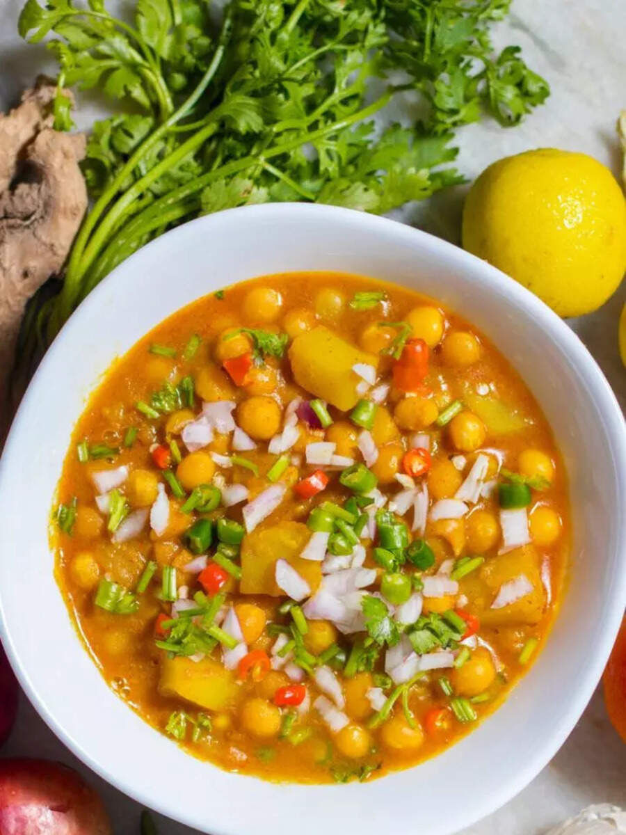 Dim Pauruti To Ghugni - 10 Kolkata Breakfast Dishes To Start The ...