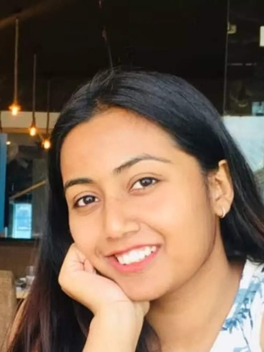 IAS Aditi Varshney Success story Daughter of a Garments seller become got 57th rank in upsc ...