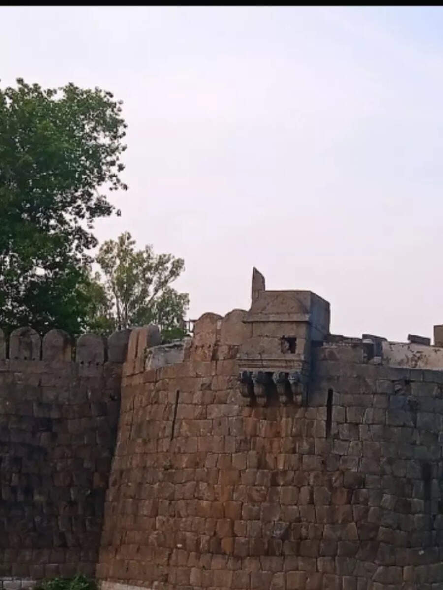 5 Forts In These Iconic Cities That Are Linked To India's Fight For ...