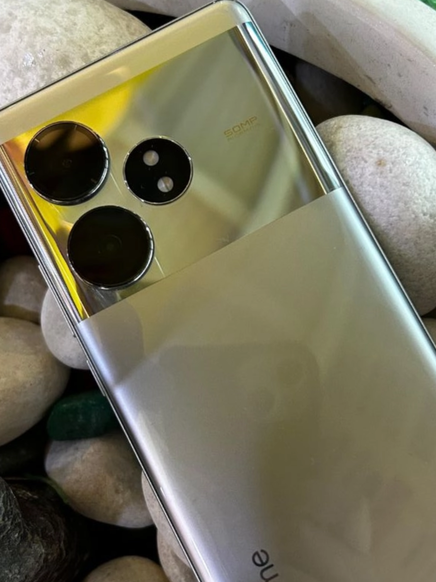 5 Best Realme Phones Under Rs 40000 In August 2024: Realme GT 6, Realme ...