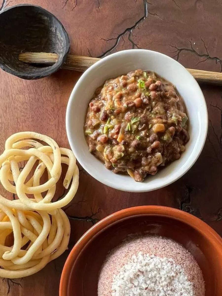Chiratta Puttu And Cherupayar, Kerala's Breakfast In A Coconut Shell ...