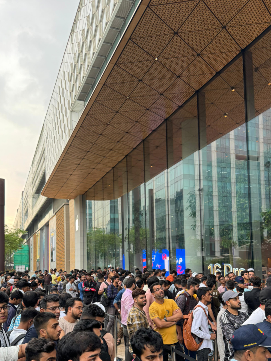 Huge Crowd At Apple Saket Store As iPhone 16 Series Goes On Sale In ...
