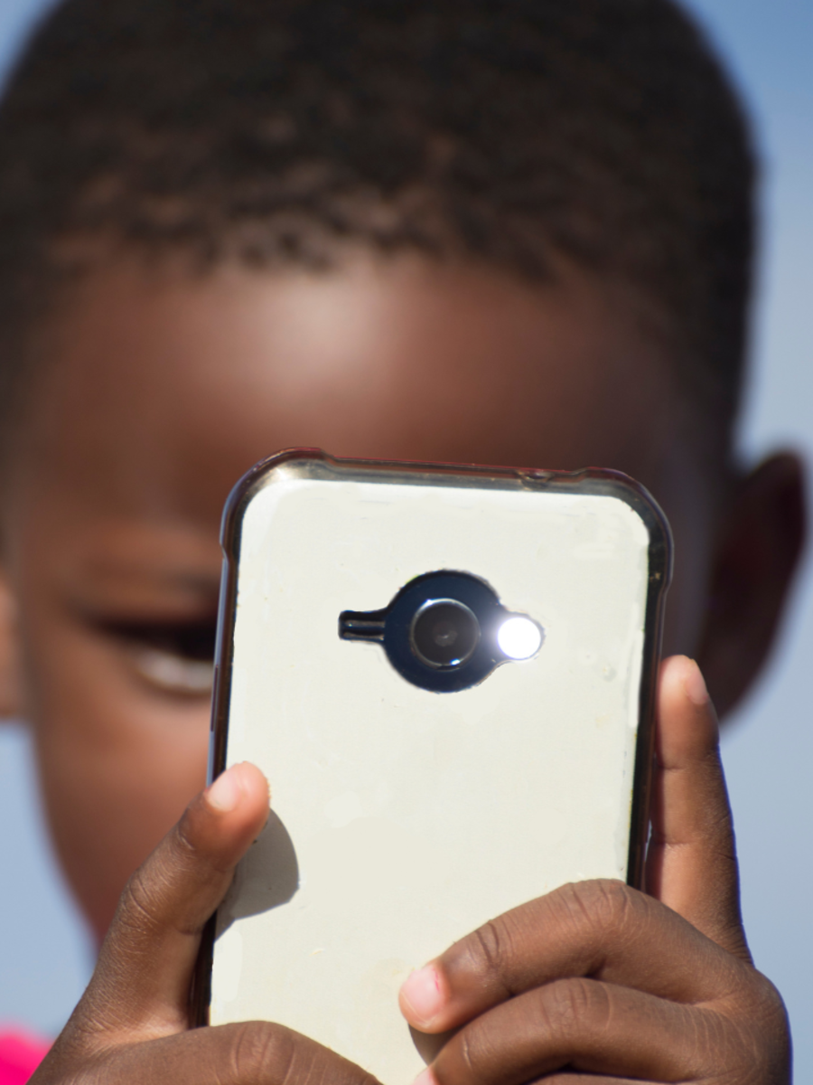 7 Best Phones Under Rs 60000 In September 2024: iPhone 14 plus, iQOO 12 ...