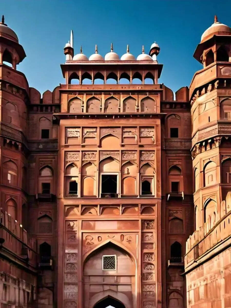 Who built Red fort of Delhi know delhi ka lal kila kisne banwaya agra ...