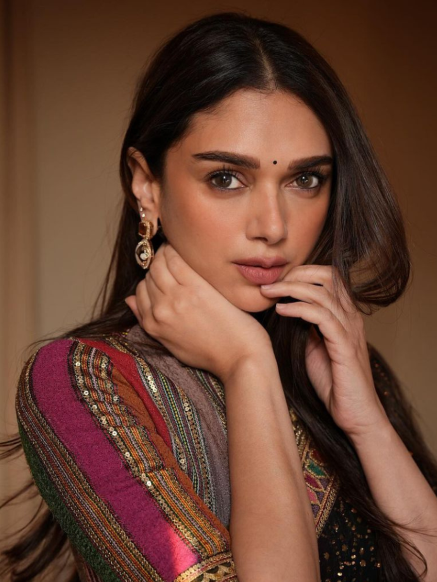 Modest Blouse Design Ideas Inspired By Aditi Rao Hydari For Petite ...