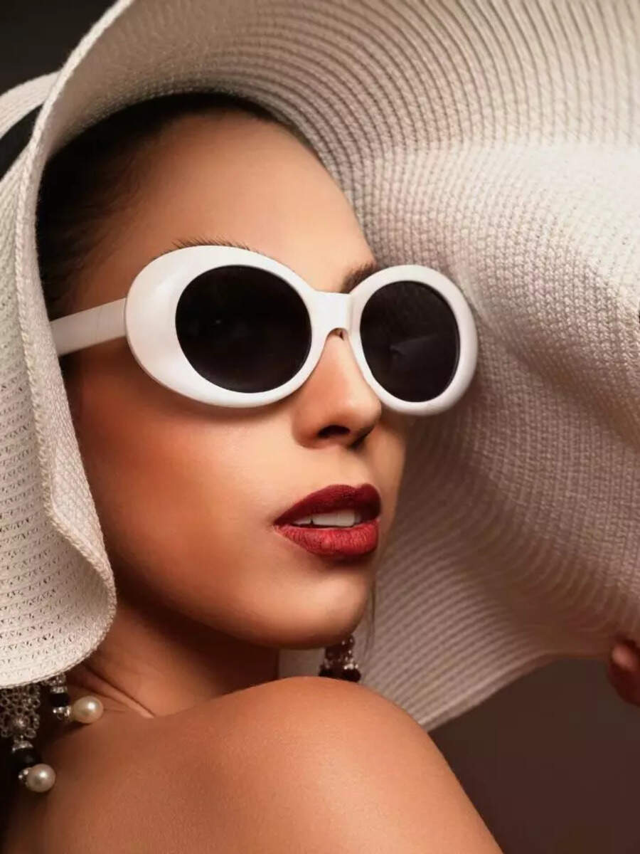 Habits To Adopt To Become The 'It Girl' | Times Now