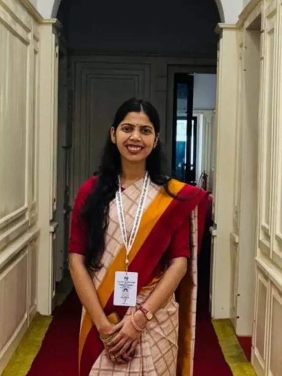 Best Books for UP PCS Exam 2024 By SDM Divya Sikarwar UP PCS Topper ...