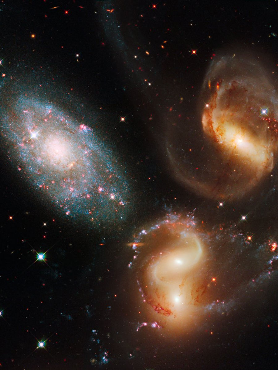 7 Mesmerising Pictures Of Galaxies Taken By NASA Hubble Space Telescope ...