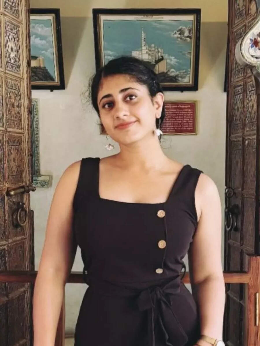 Story of Kashmiri Girl Ambika Raina UPSC Topper Left Switzerland Job to Crack UPSC Exam- कश्मीर ...