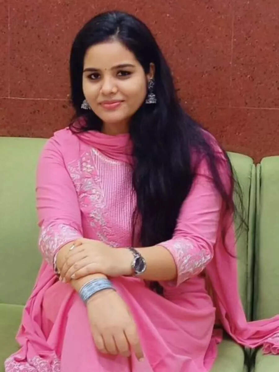 SDM Rashmi Yadav UP PCS Topper Success Story Cracked UPPSC PCS Twice ...