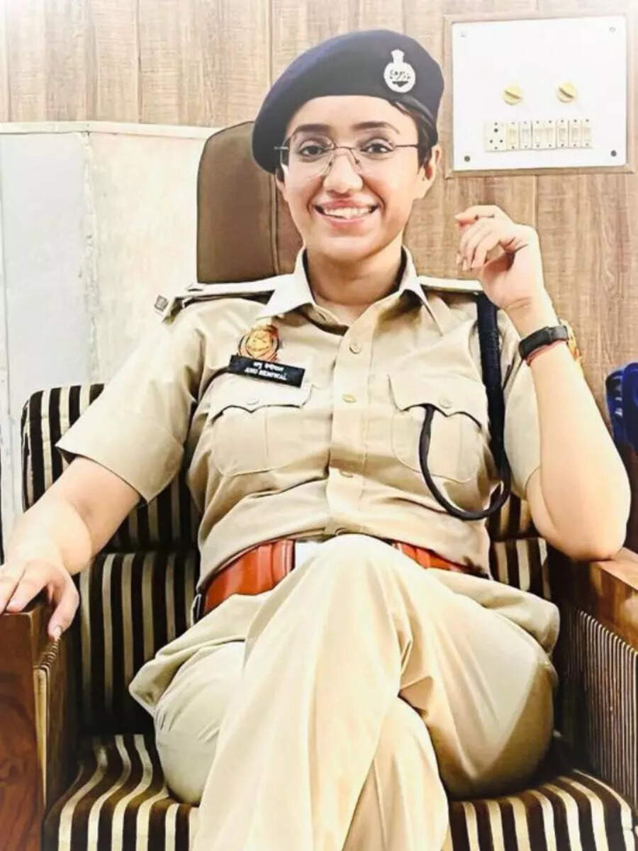 Can an IAS Suspend IPS Officer Who is Most powerful Civil Servant- क्या IPS को सस्पेंड कर सकता ...