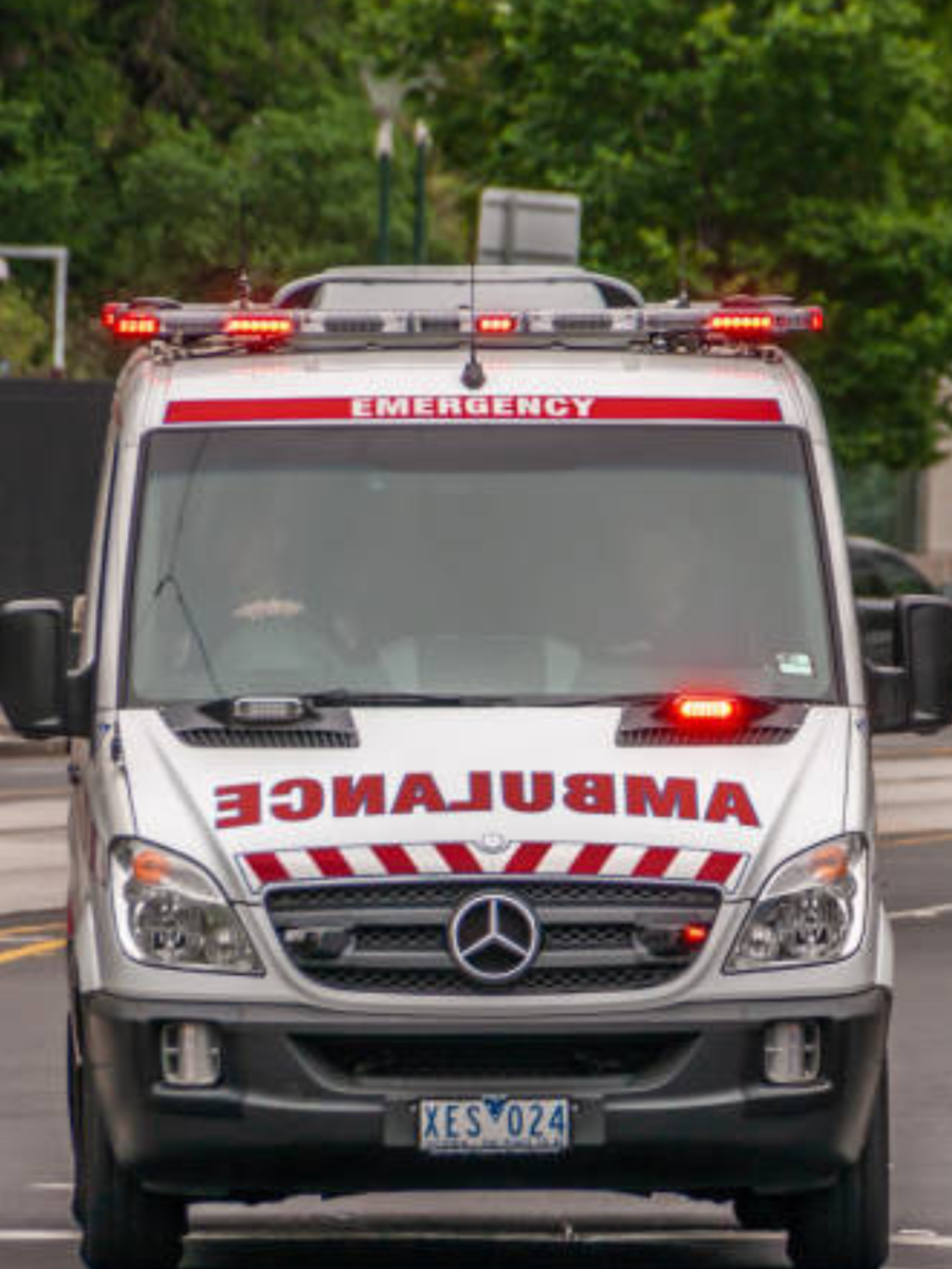 रुग्णवाहिकेवर AMBULANCE उलटे का लिहिले जाते? | Why the word AMBULANCE ...