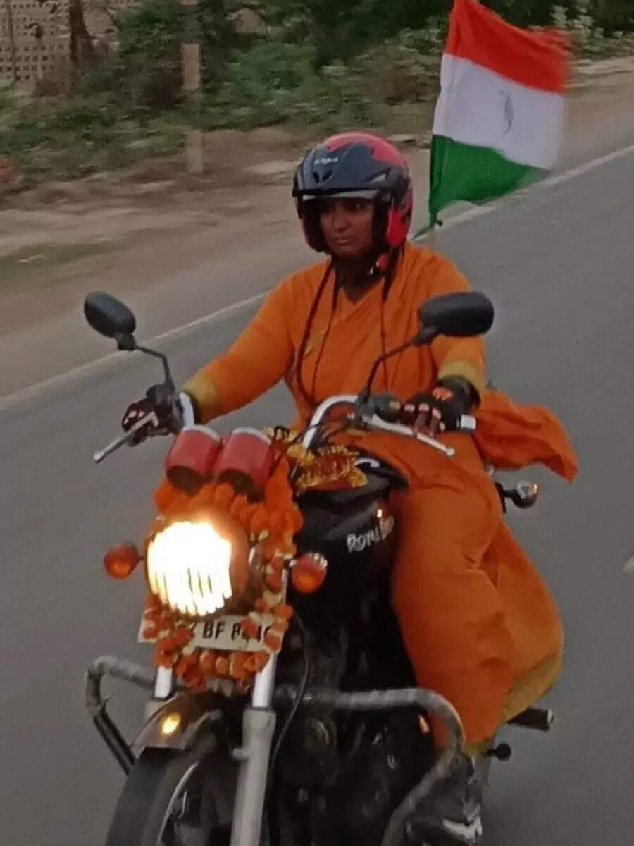 Woman On Maha Kumbh Yatra On Her Royal Enfield Bullet Check Out Photos ...
