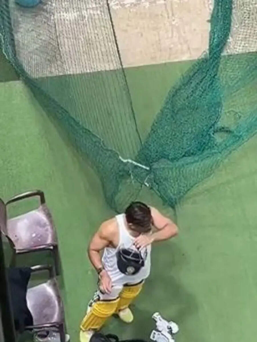 MS Dhoni Using Mobile Phone Rare video During Practice Session Ahead of ...