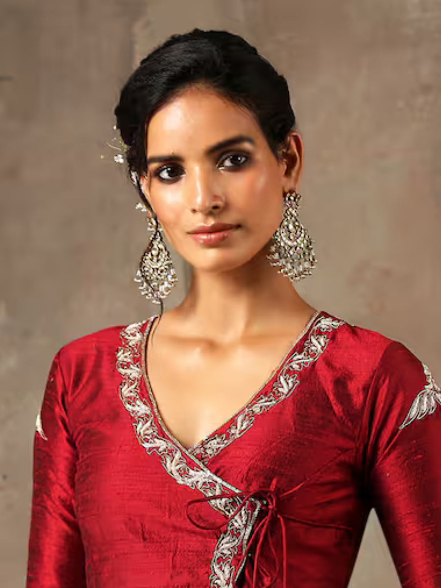 स्टायलिश लूक साठी 'अंगरखा' ब्लाऊजचे ट्रेंडी प्रकार | angrakha blouse ...