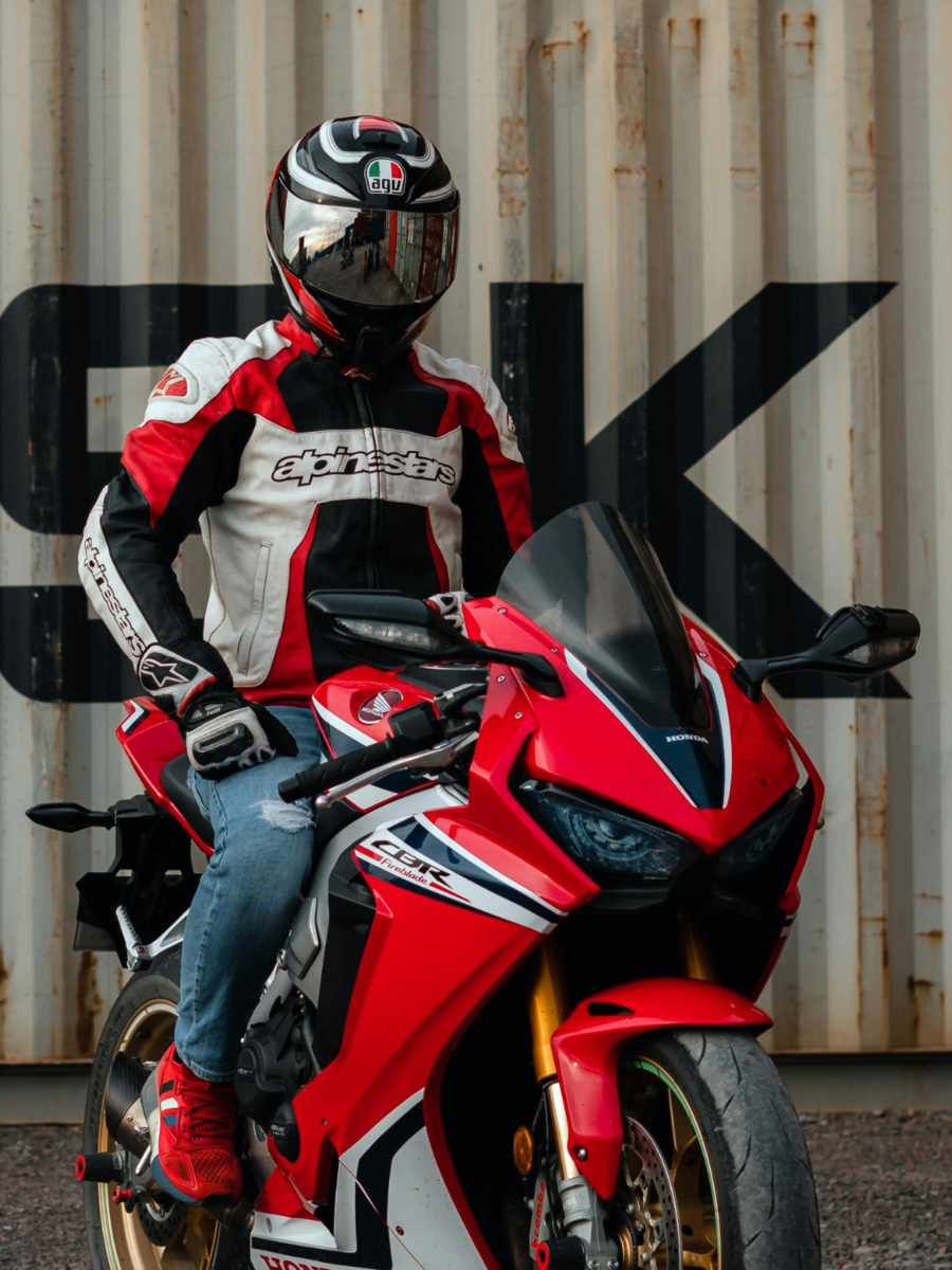 5 Most Thrilling Fully-Faired Sports Bikes Under Rs 10 Lakh: Honda ...