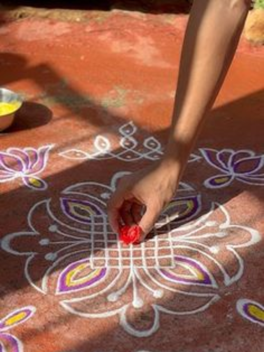 Holi 2025: 10 Easy Chalk Rangoli Designs That You Can Do At Home ...