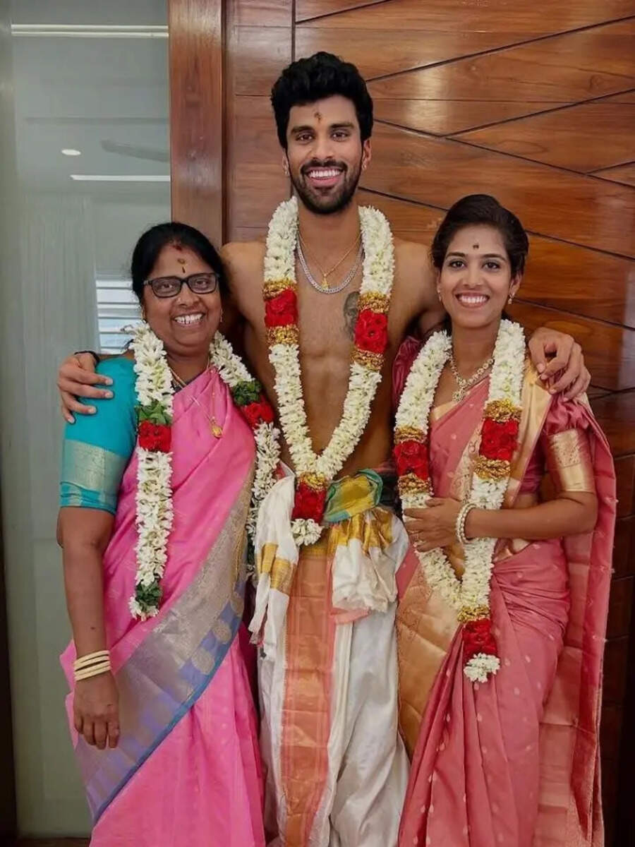 Washington Sundar Celebrates New Home With Family | Times Now