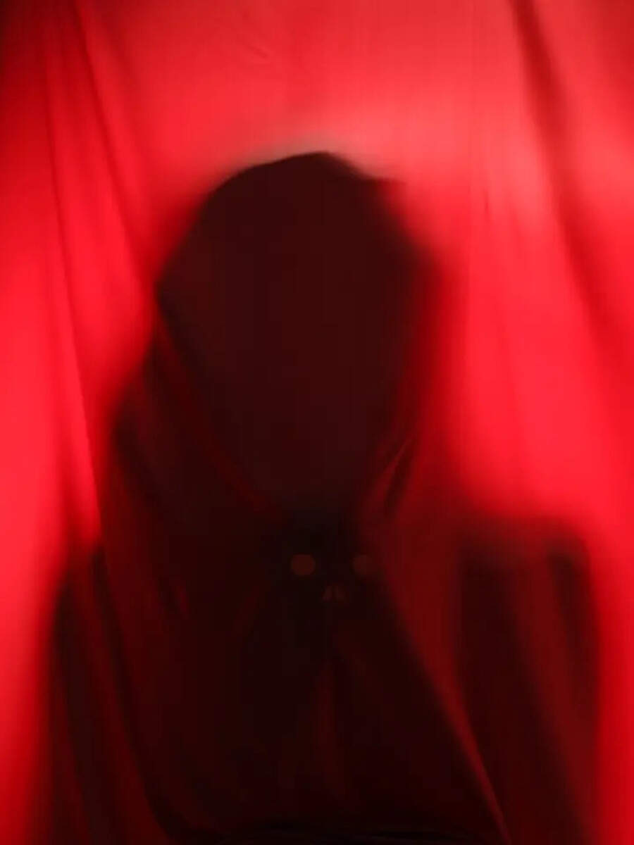 Horror Stories: 5 Creepy One-Liners That Will Keep You Up At Night ...