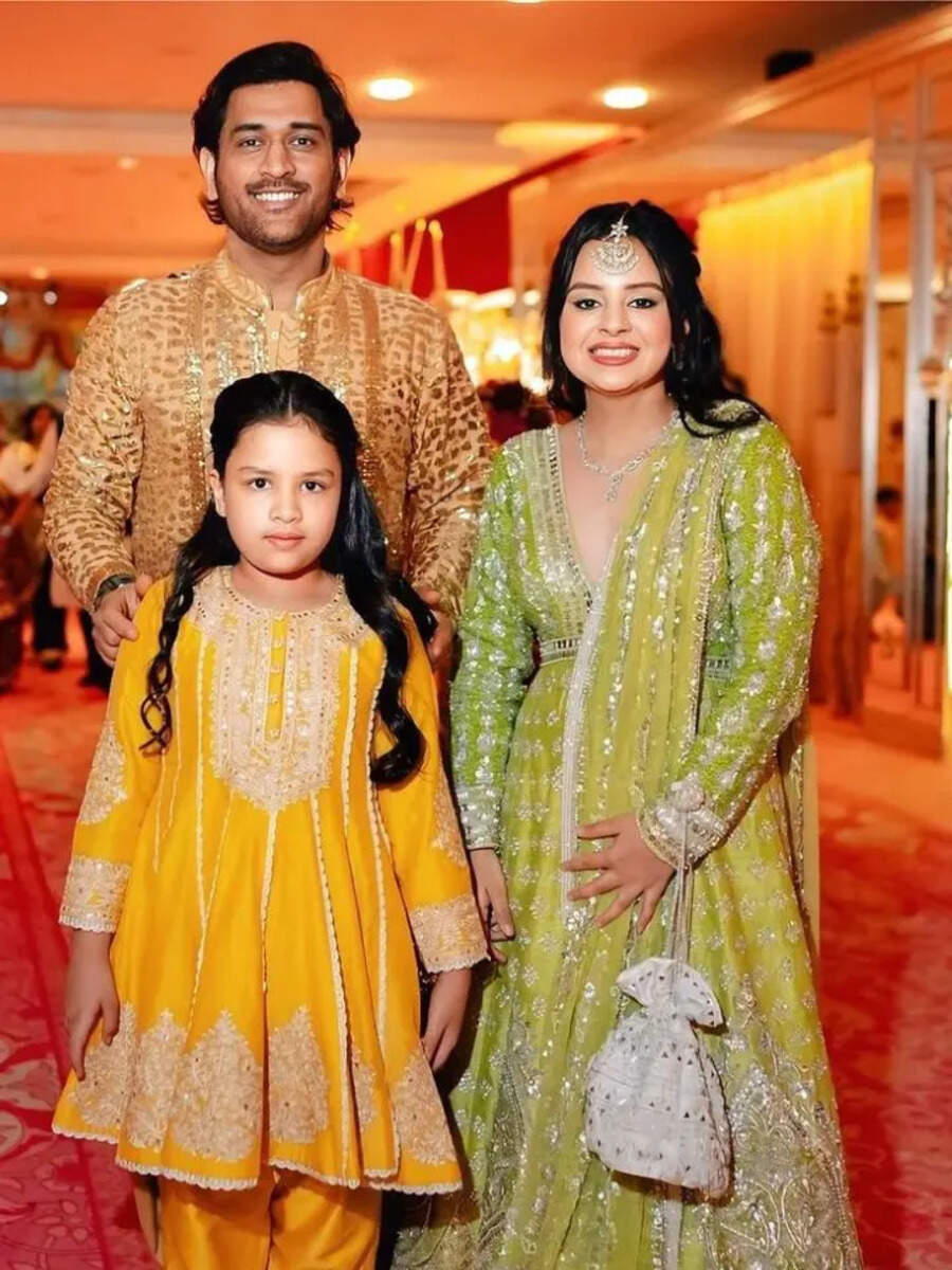 How many years younger is Sakshi than MS Dhoni? Sakshi Dhoni Age gap ...