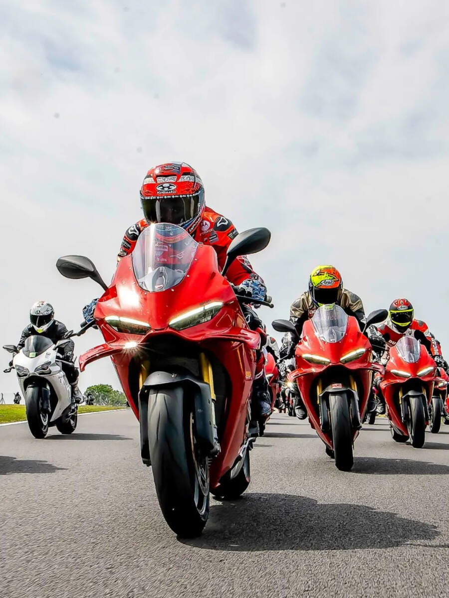 5 Ferociously Fast 1000cc Superbikes That Love High RPMs: KTM 1390 ...