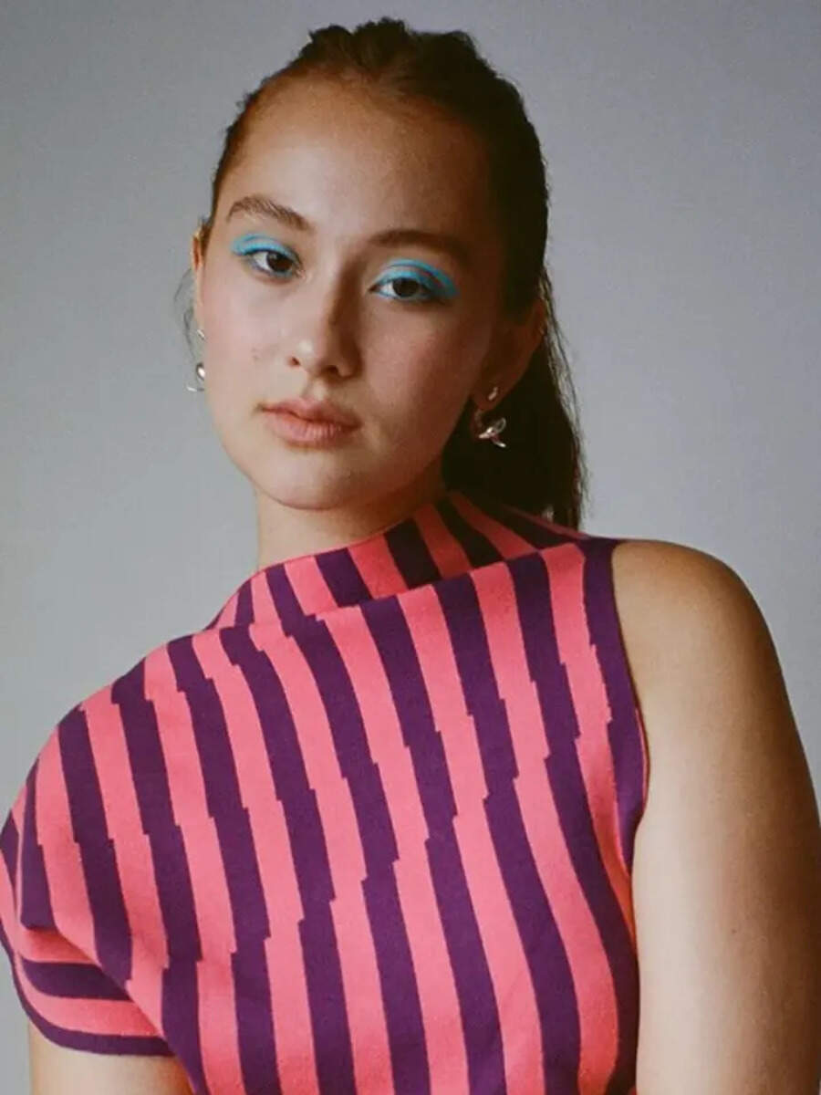 7 Hollywood Stars Who Found Overnight Fame With First TV Role | Times Now