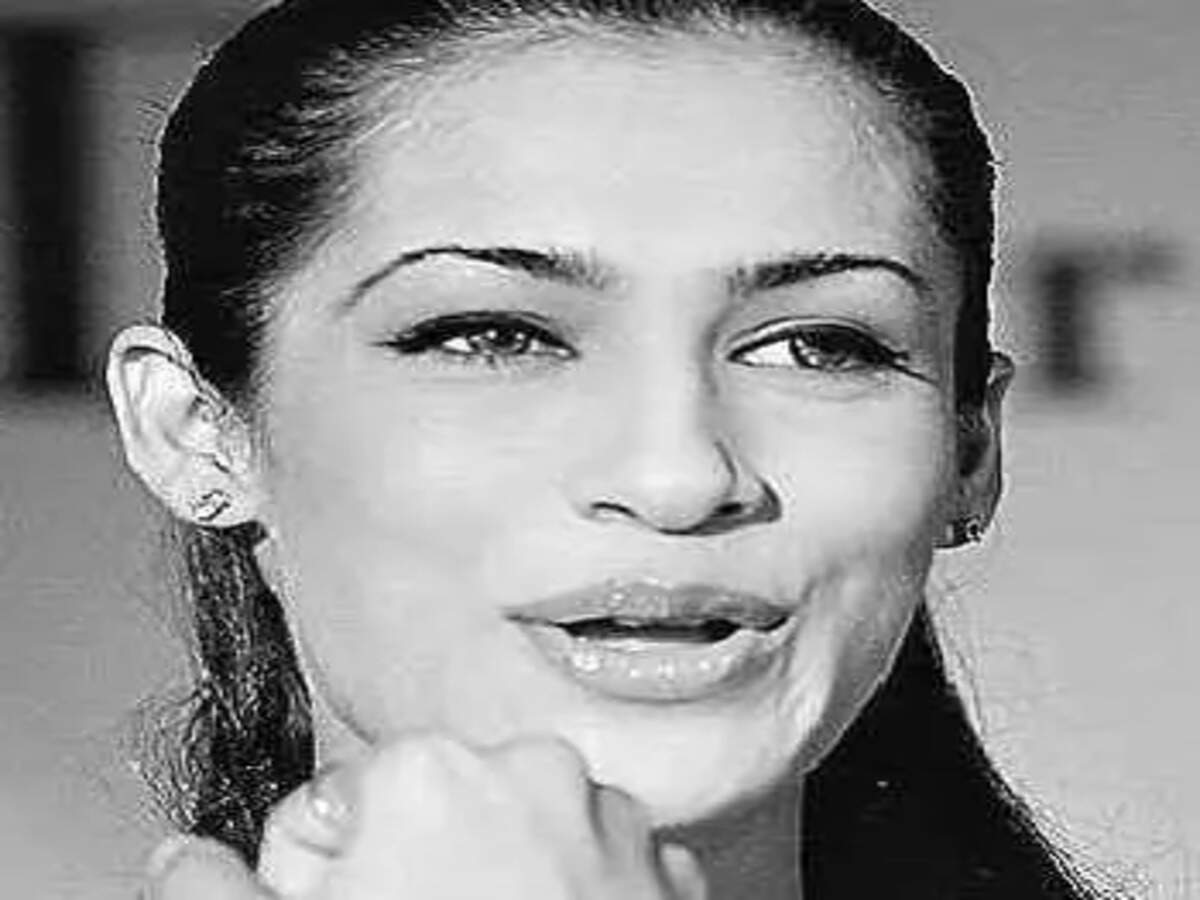 นักแสดงหนังโป๊จีน