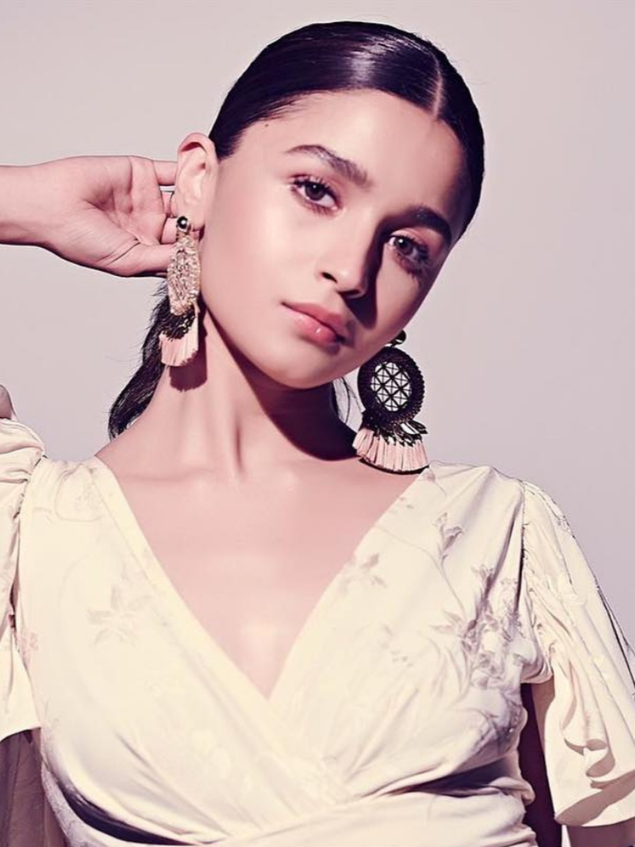 Alia Bhatt's best date night picks | Zoom TV