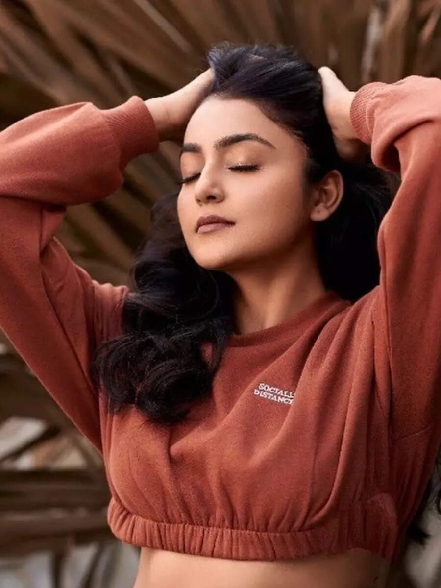 Enna Solla Pogirai star Avantika Mishra's glam looks | Zoom TV