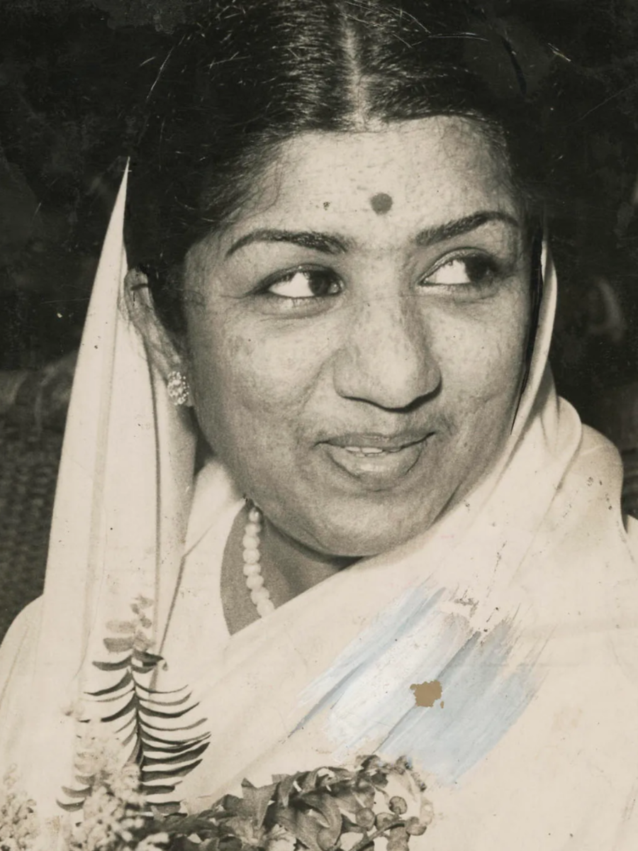 Singing legend Lata Mangeshkar's rare photos | Zoom TV