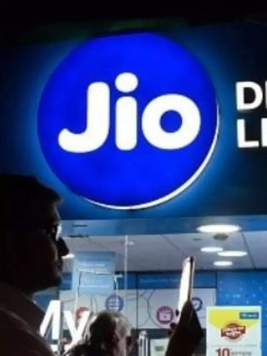 Jio 999 रुपयांच्या प्लॅनमध्ये फॅमिलीचा होईल फायदा | Times Now Marathi