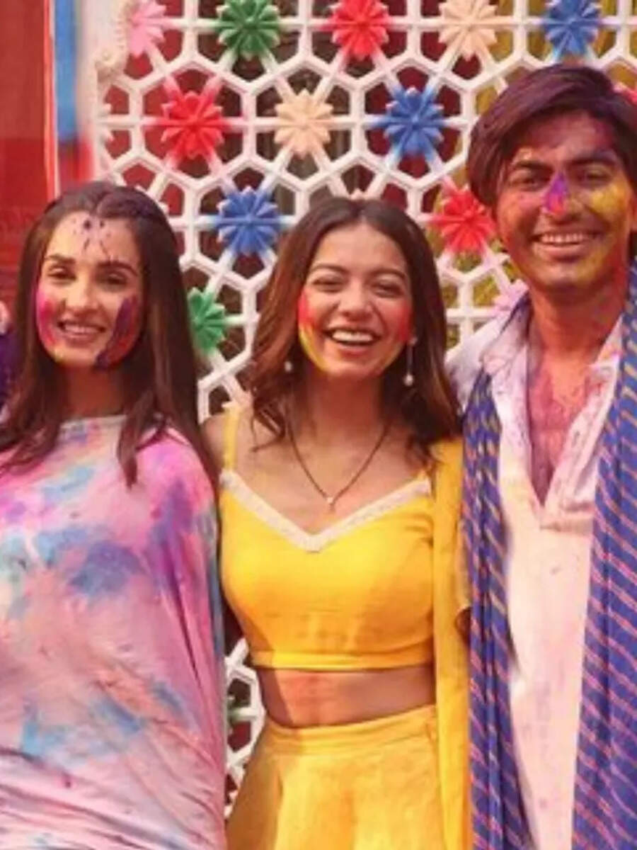 Shiny is 33, Kanwar is 29: Know real age of Pandya Store actors | Zoom TV