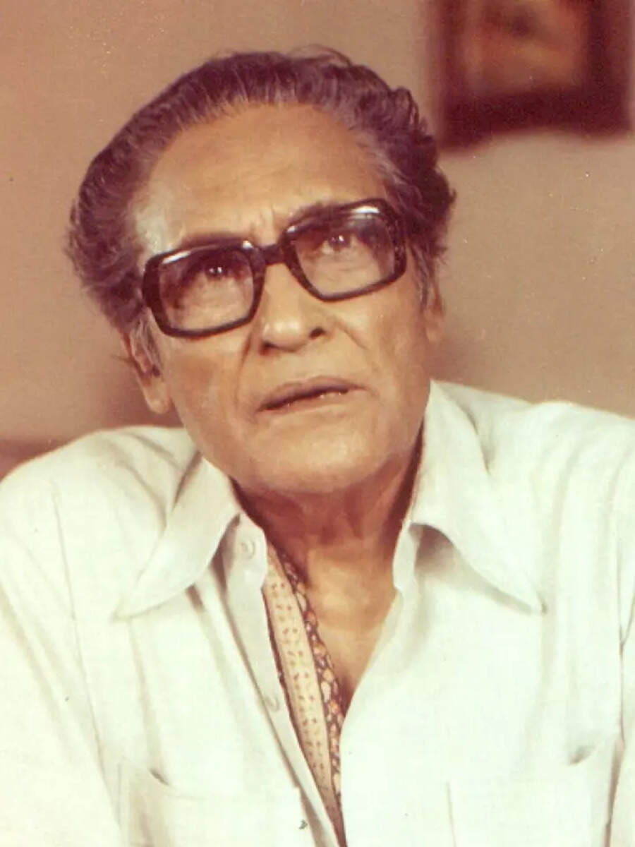 Most iconic roles of Ashok Kumar | Times Now