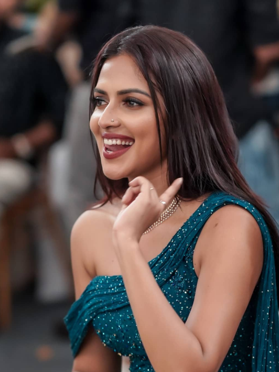 अजय देवगणच्या या हिरोईनचा किलर लूक तुम्हाला लावेल वेड | Times Now Marathi