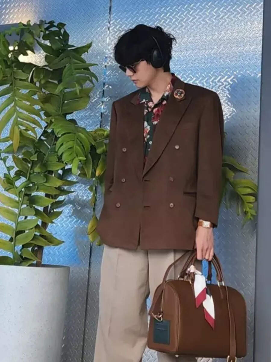 BTS star V's looks that scream Parisian vibes | Zoom TV