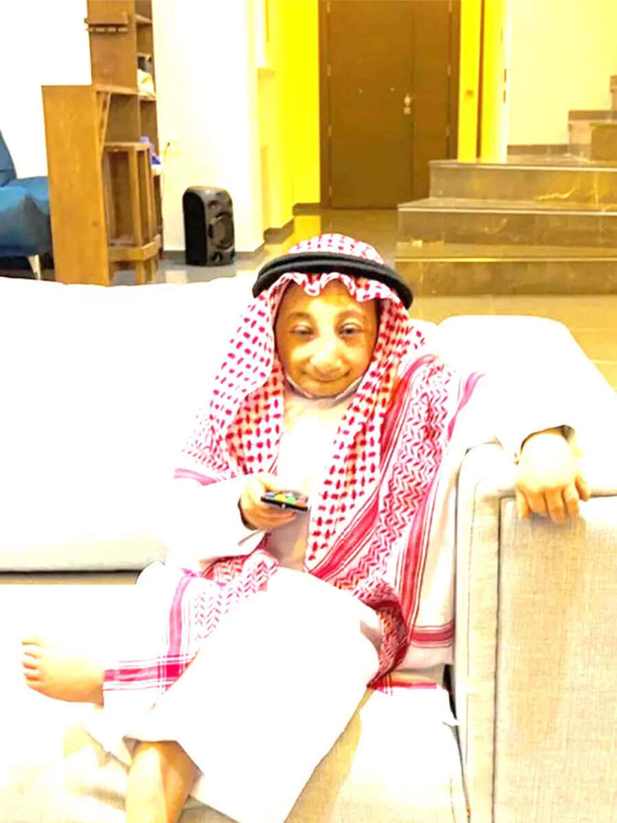Most Popular Saudi Youtuber Aziz Al Ahmed aka dwarf Died | Times Now ...