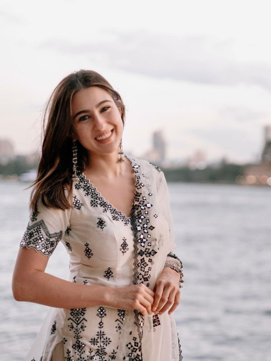 Slay sharara set in Australia like Sara Ali Khan | Zoom TV