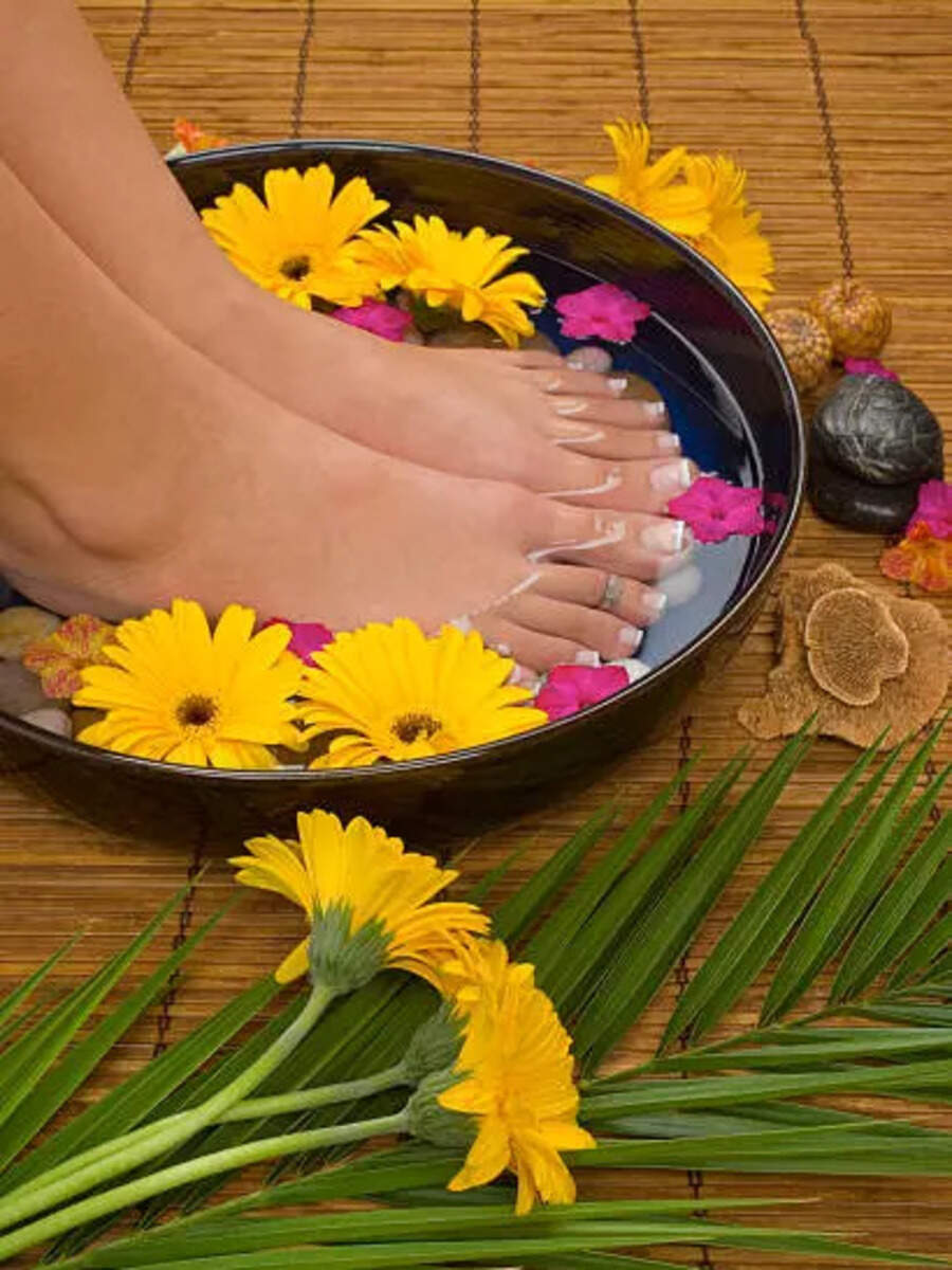 Natural ways to remove tanning from your feet | Times Now